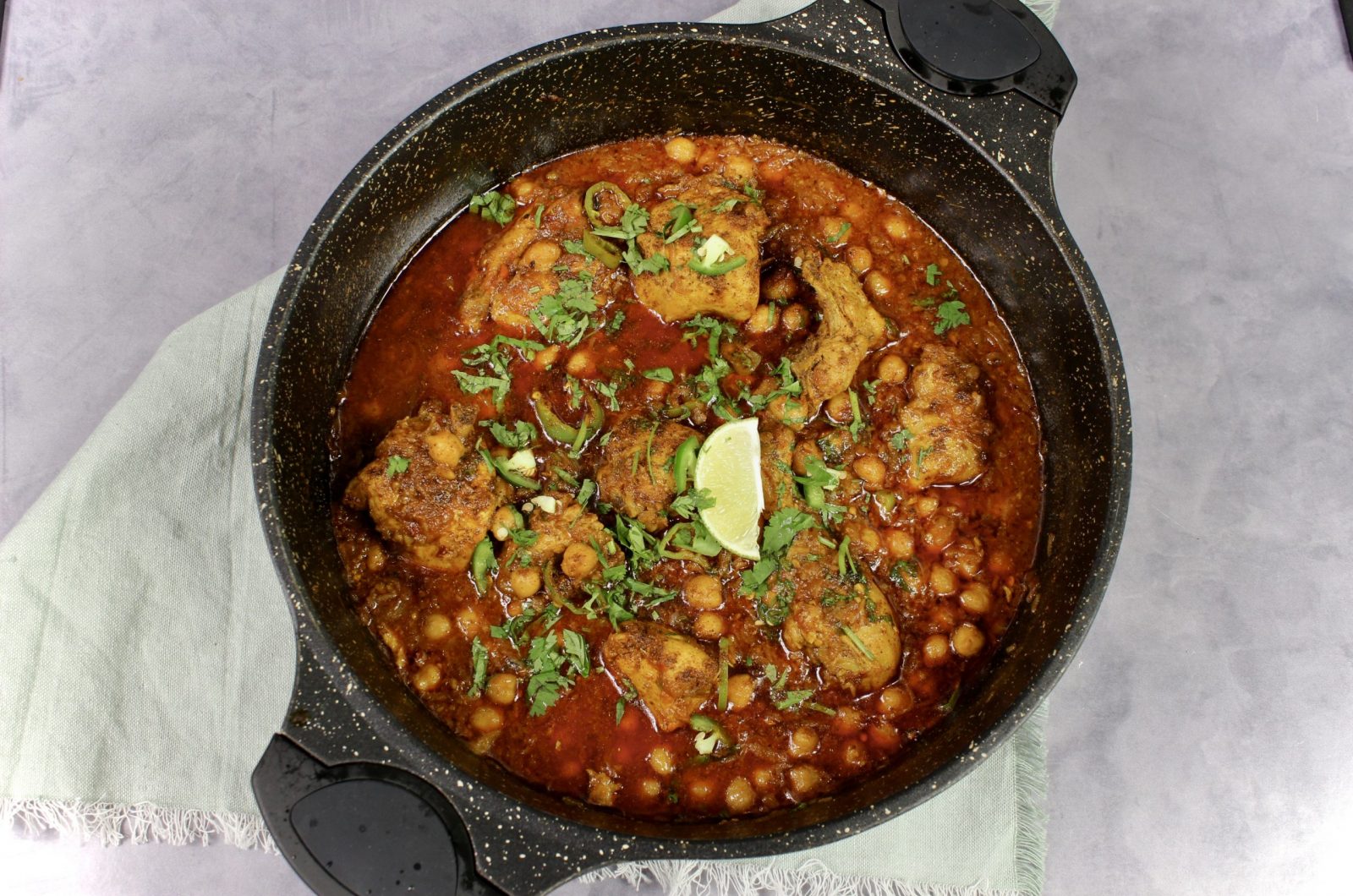 Murgh Cholay (Chicken Chickpea Curry) - Flavored By Fatima