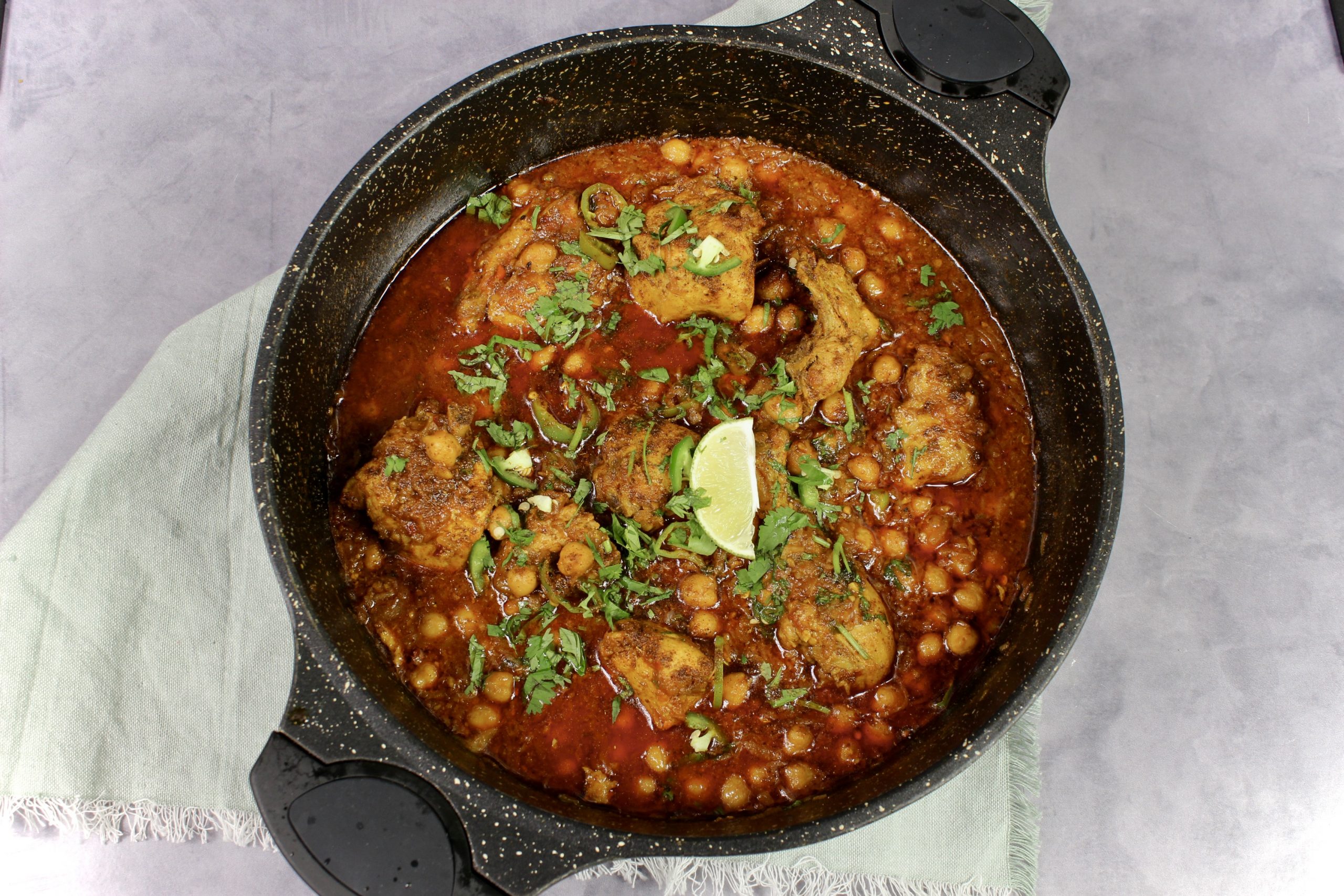 Murgh Cholay (Chicken Chickpea Curry) - Flavored By Fatima